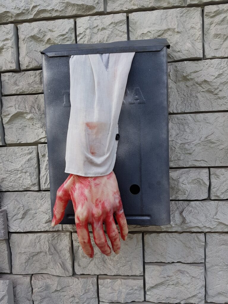 Enhancing Fear: Using Digital Props in Haunted Houses